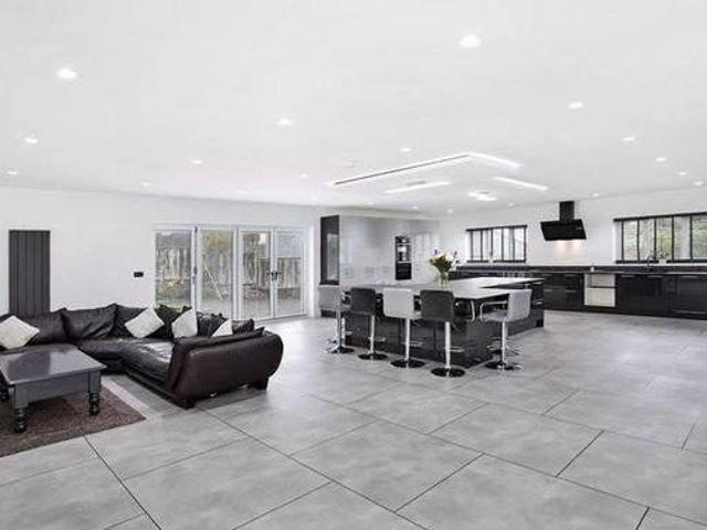 4 bedroom detached bungalow for sale in Newton Abbot TQ12