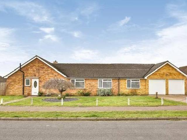 4 bedroom detached bungalow for sale in Southlands Swaffham PE37