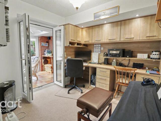 4 bedroom detached bungalow for sale in Redcote Drive, Lincoln, LN6