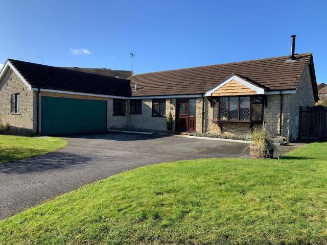 4 bedroom detached bungalow for sale in Wolsey Way, Lincoln, LN2 4SP, LN2