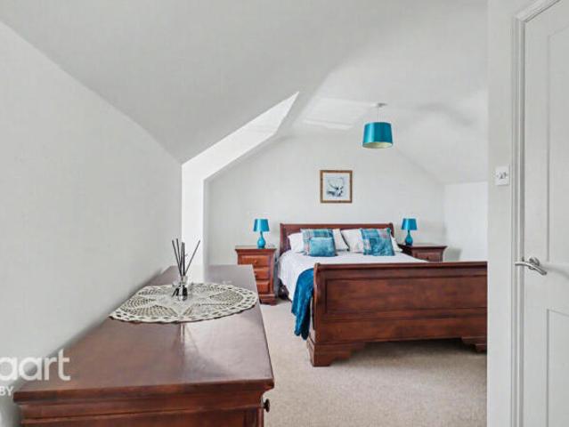 4 bedroom detached bungalow for sale in Warren Road, Leicester, LE19