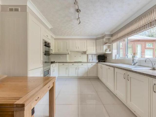 4 bedroom detached bungalow for sale in Yarmouth Road, Thorpe St Andrew, NR7