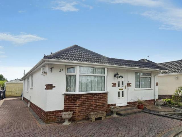 4 bedroom Detached bungalow To Let
