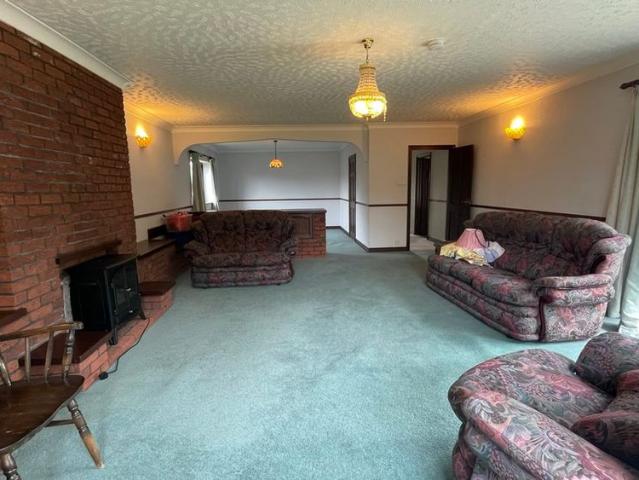 4 bedroom Detached Bungalow to let