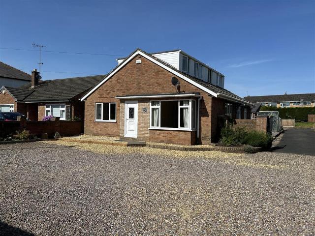 4 bedroom detached bungalow to rent