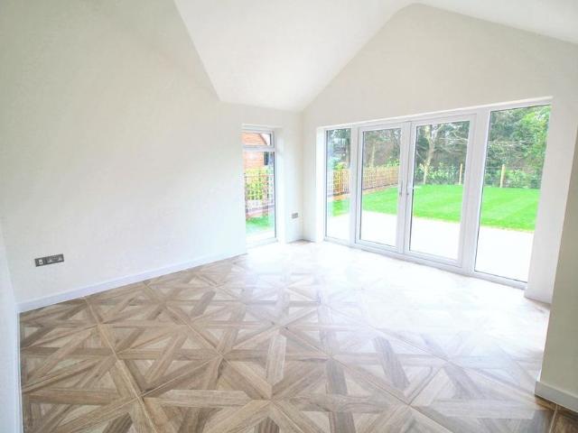 4 bedroom detached bungalow to rent