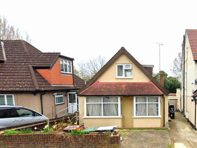 4 bedroom detached bungalow to rent