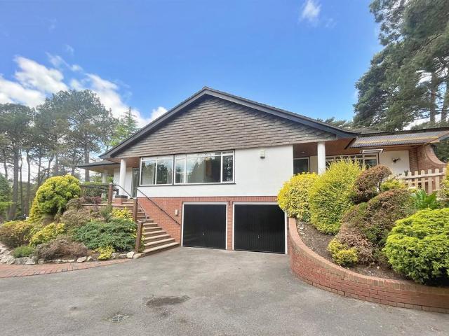 4 bedroom detached bungalow to rent