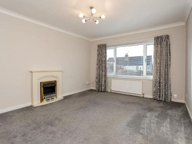4 bedroom detached bungalow to rent