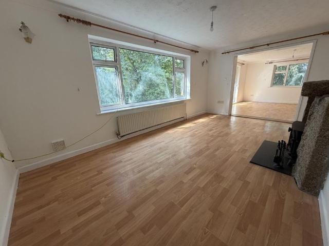 4 bedroom detached bungalow to rent