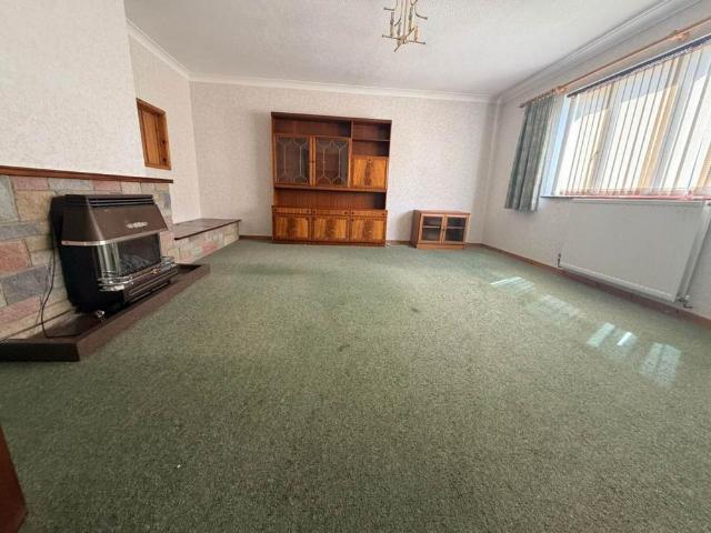 4 bedroom detached bungalow to rent