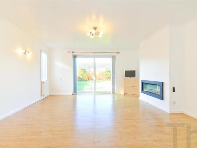 4 bedroom detached bungalow to rent