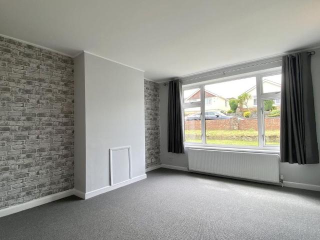 4 bedroom detached bungalow to rent