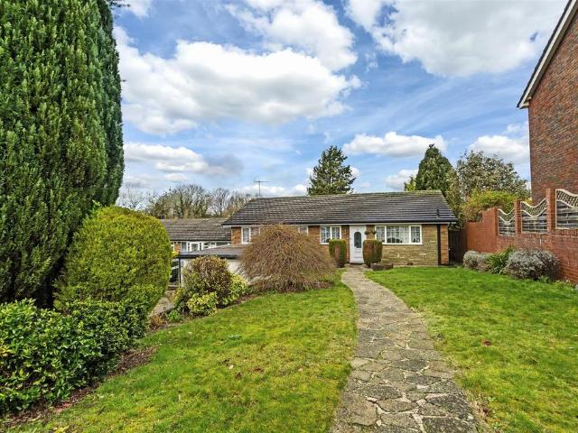 4 bedroom detached bungalow to rent