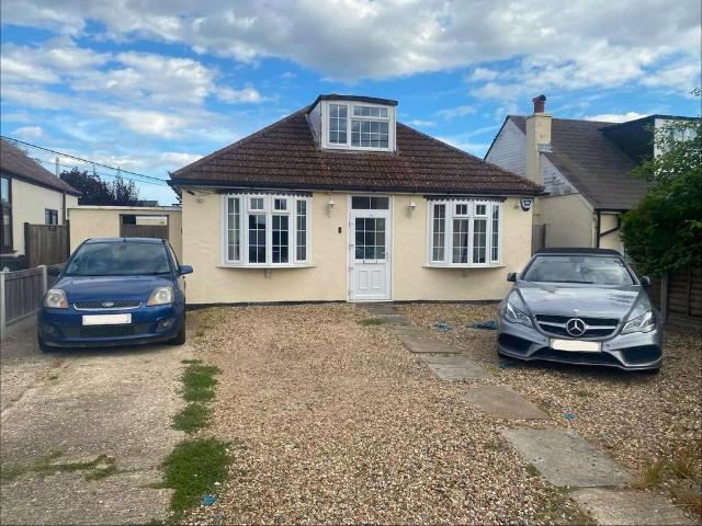 4 bedroom detached bungalow to rent