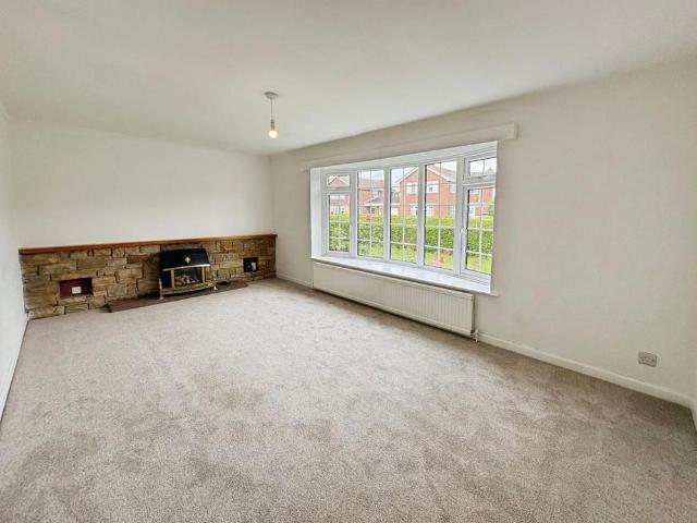 4 bedroom detached bungalow to rent