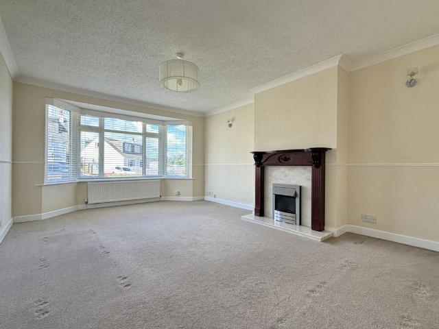 4 bedroom detached bungalow to rent