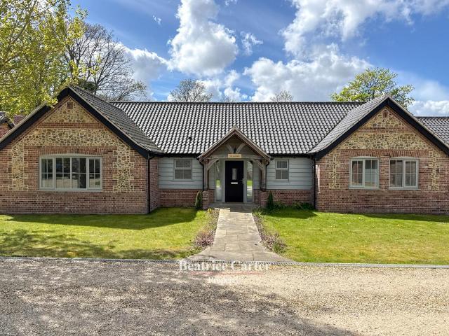 4 bedroom detached bungalow to rent
