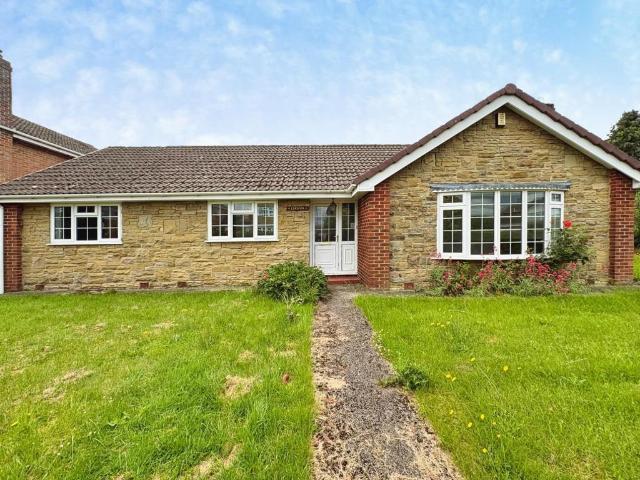 4 bedroom detached bungalow to rent