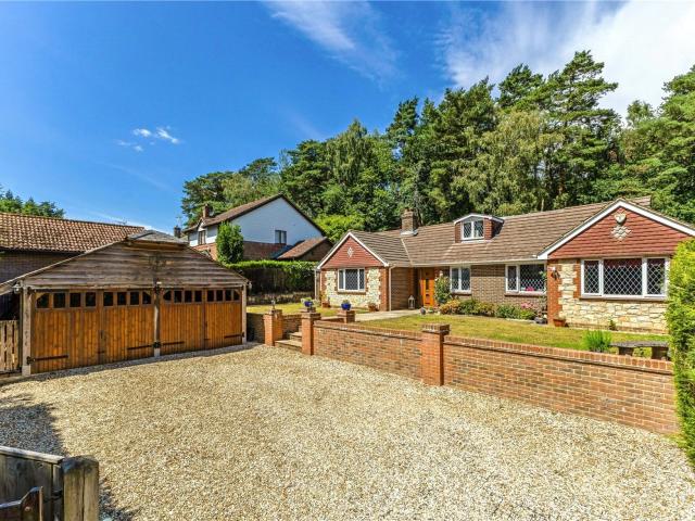 4 bedroom Detached bungalow to rent