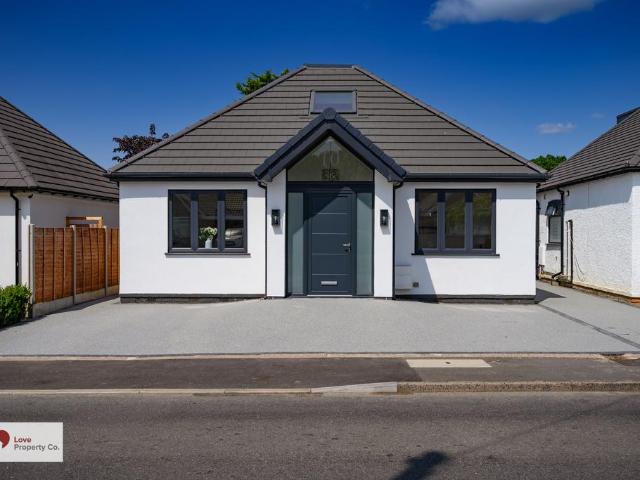 4 bedroom detached bungalow to rent