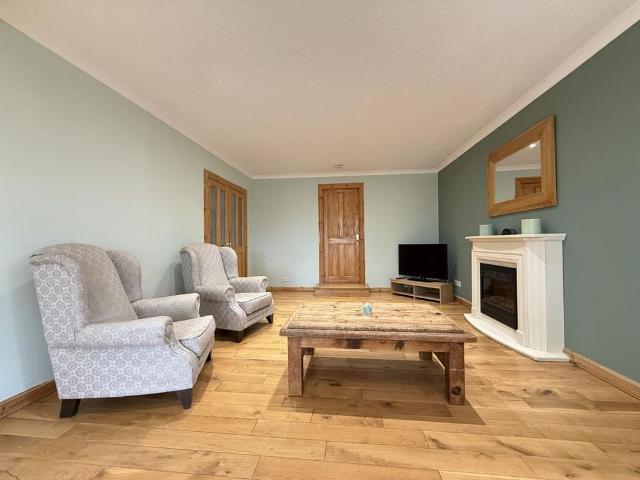 4 bedroom detached bungalow to rent