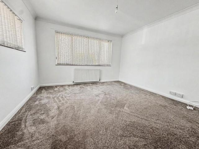 4 bedroom detached bungalow to rent