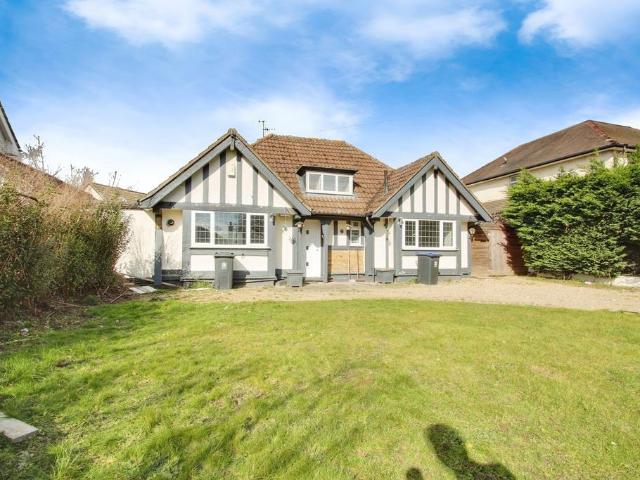 4 bedroom detached bungalow to rent