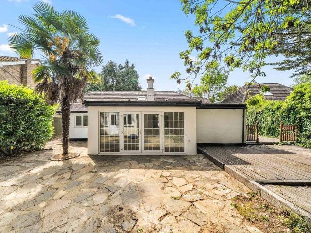 4 bedroom detached bungalow to rent