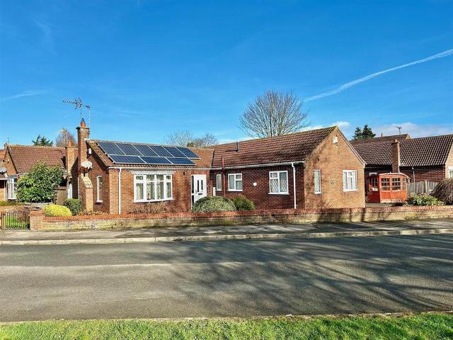 4 bedroom detached bungalow to rent