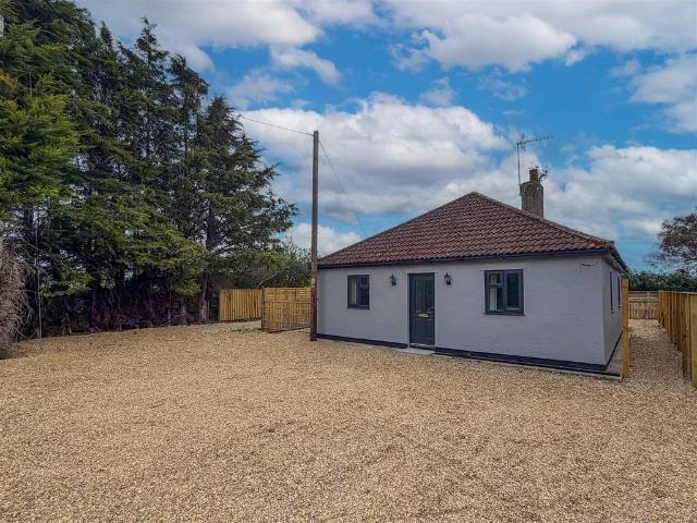 4 bedroom detached bungalow to rent