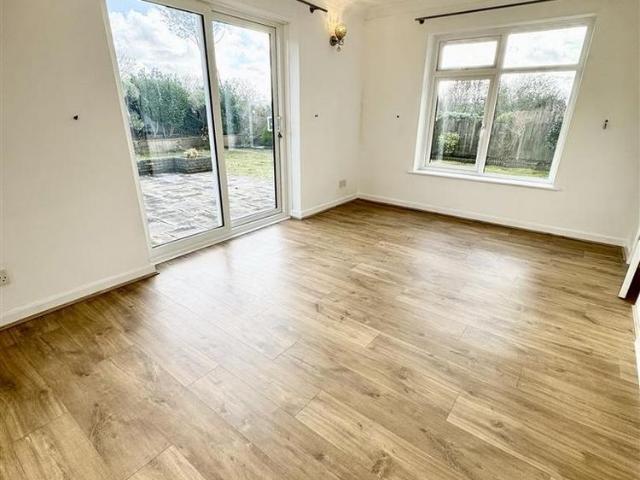 4 bedroom detached bungalow to rent