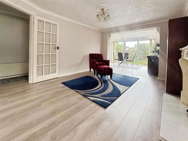 4 bedroom detached bungalow to rent