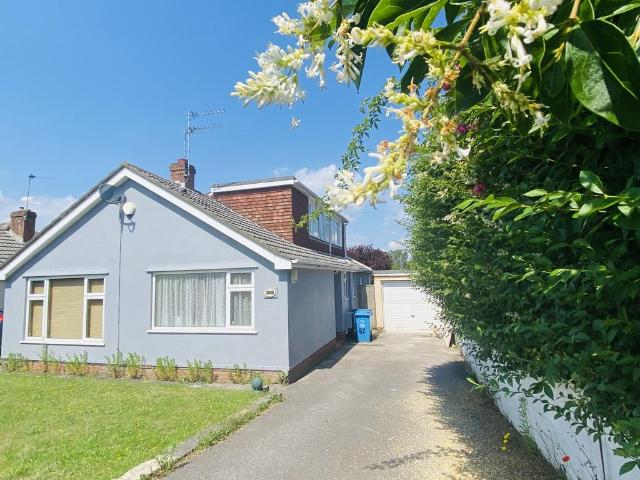4 bedroom detached bungalow to rent