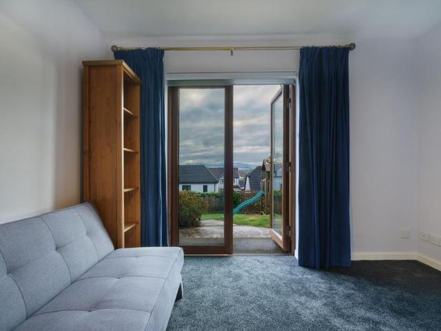 4 bedroom detached bungalow to rent