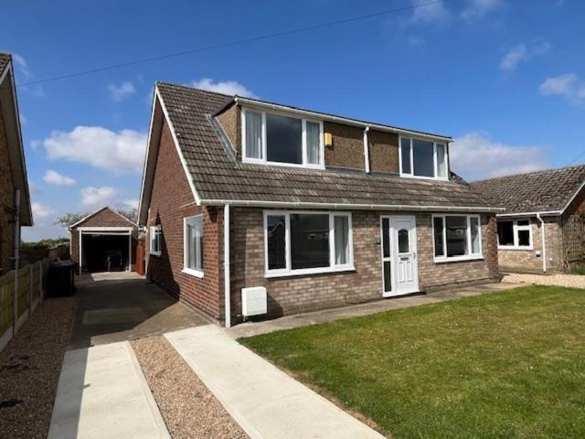 4 bedroom detached bungalow to rent