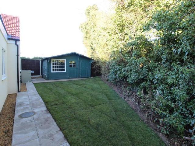 4 bedroom detached bungalow to rent