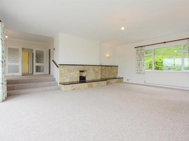 4 bedroom detached bungalow to rent