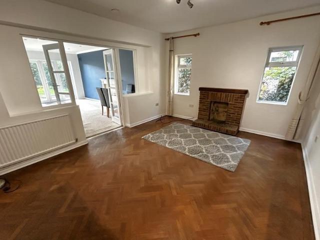 4 bedroom detached bungalow to rent
