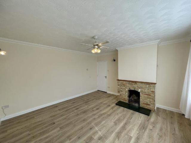 4 bedroom detached bungalow to rent