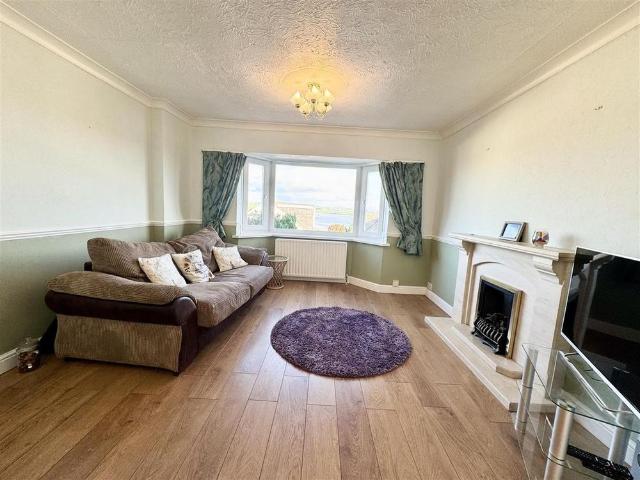 4 bedroom detached bungalow to rent