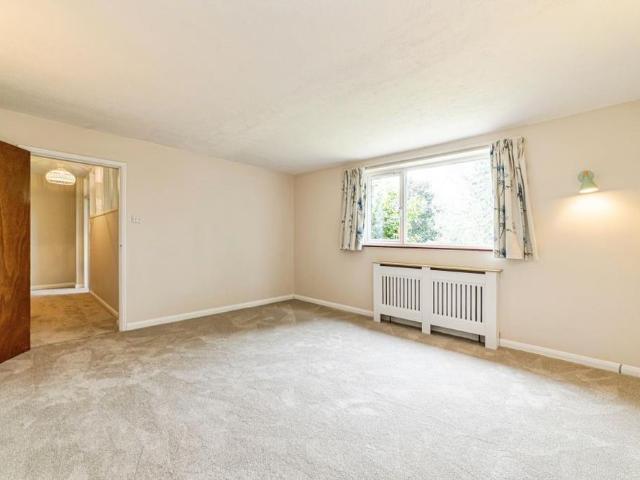4 bedroom detached bungalow to rent