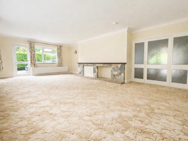 4 bedroom detached bungalow to rent