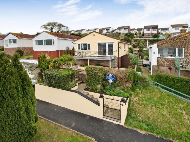 4 bedroom detached bungalow to rent