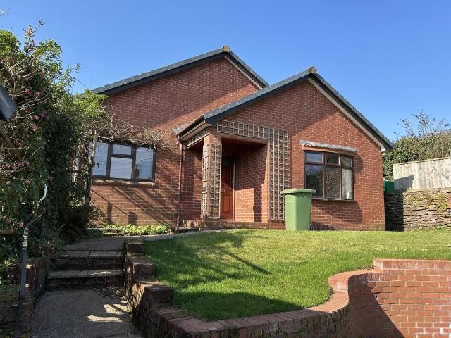 4 bedroom detached bungalow to rent