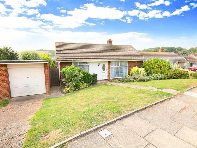 4 bedroom detached bungalow to rent