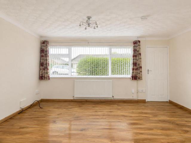 4 bedroom detached bungalow to rent