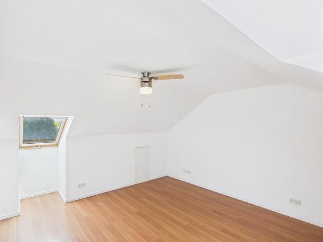 4 bedroom detached bungalow to rent
