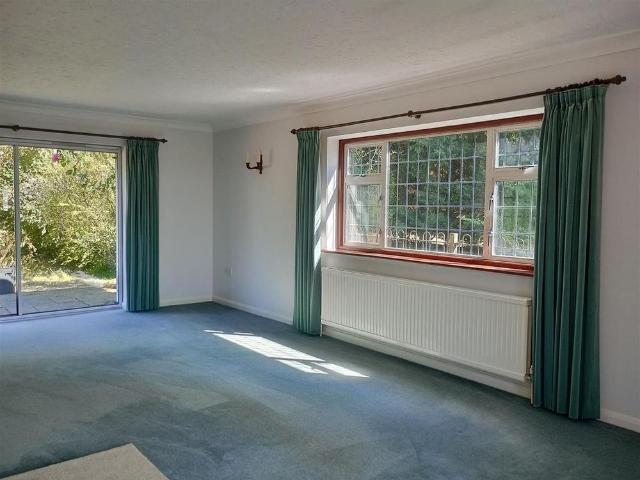 4 bedroom detached bungalow to rent