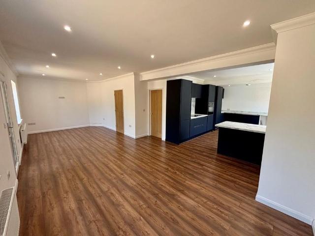 4 bedroom detached bungalow to rent
